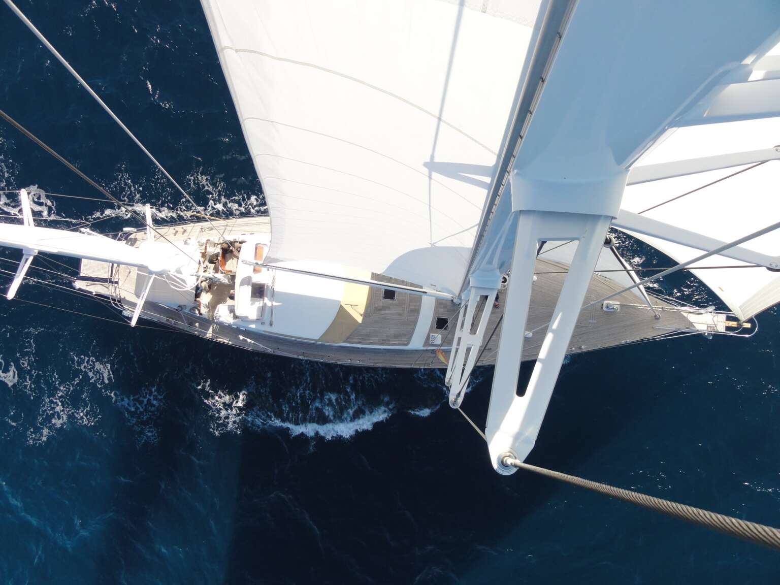 How and When to Inspect the Mast of Your Sailboat